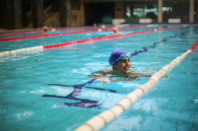 How To Listen To Music While Swimming? With Best Solutions - Headphone Day